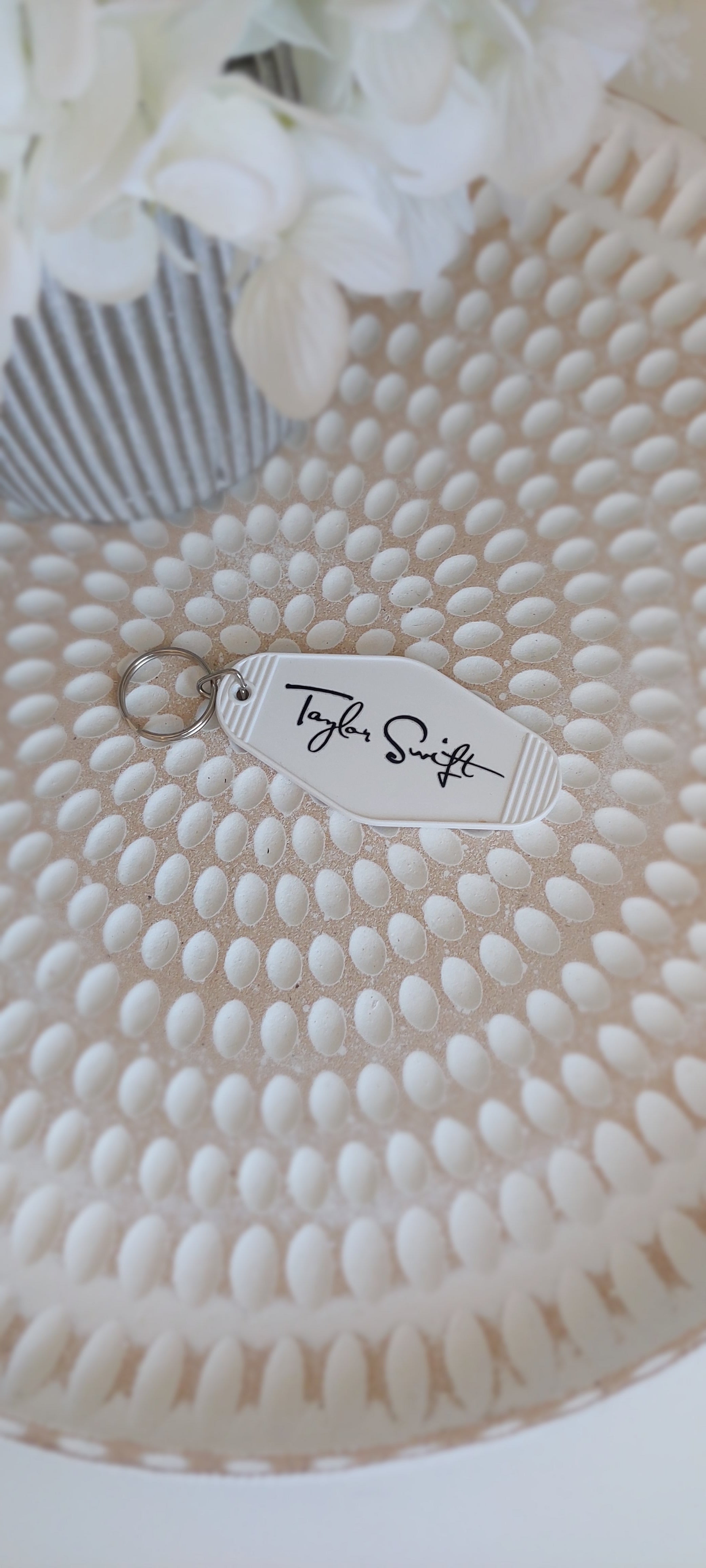 Taylor Swift - Motel Keychain – Fearless Creations au